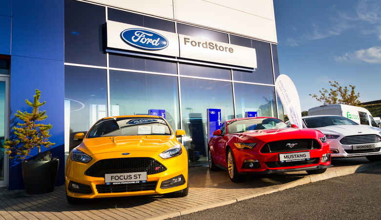 Ford Eyes a Hybrid Work Future, Lets 86,000 Global Employees Work From ...